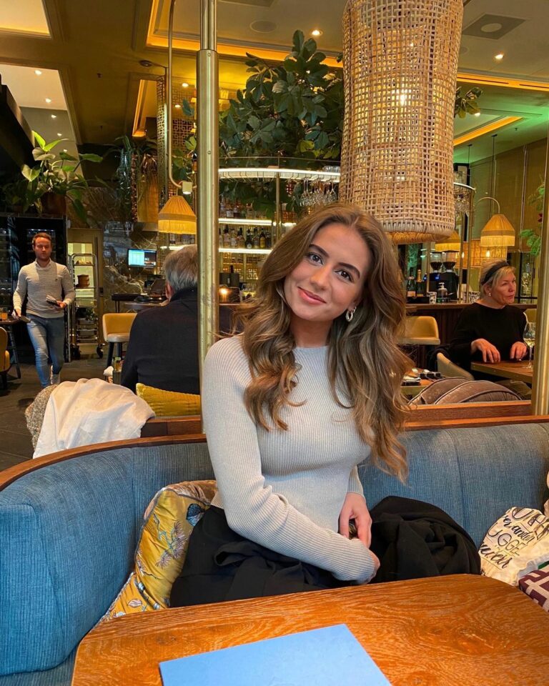 FOTO'S: De 24-jarige Lotte Joop gaat constant viral op Instagram