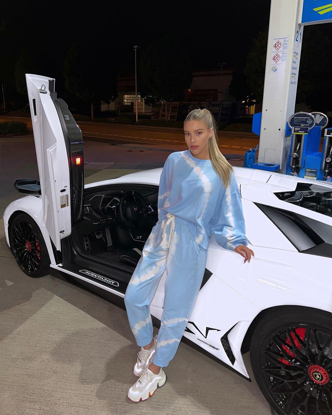 VIDEO: 21-jarige dame knalt met 310 km/u over de snelweg in BMW M6