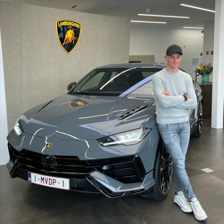 FOTO'S: Mathieu van der Poel sluit deal met Lamborghini en rijdt nu een ...