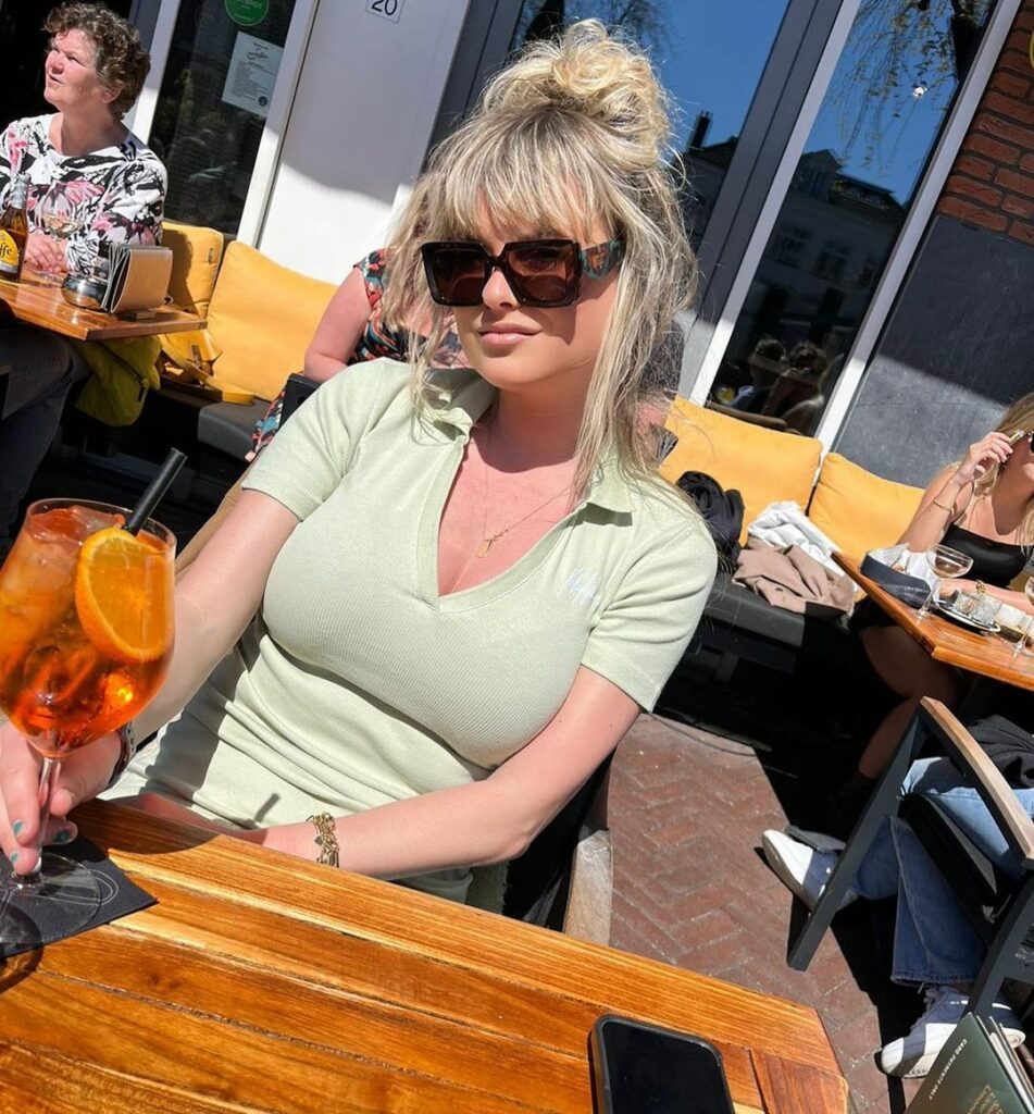 FOTO: Sylvana IJsselmuiden (28) plaatst zonnige terrasfoto in strak ...