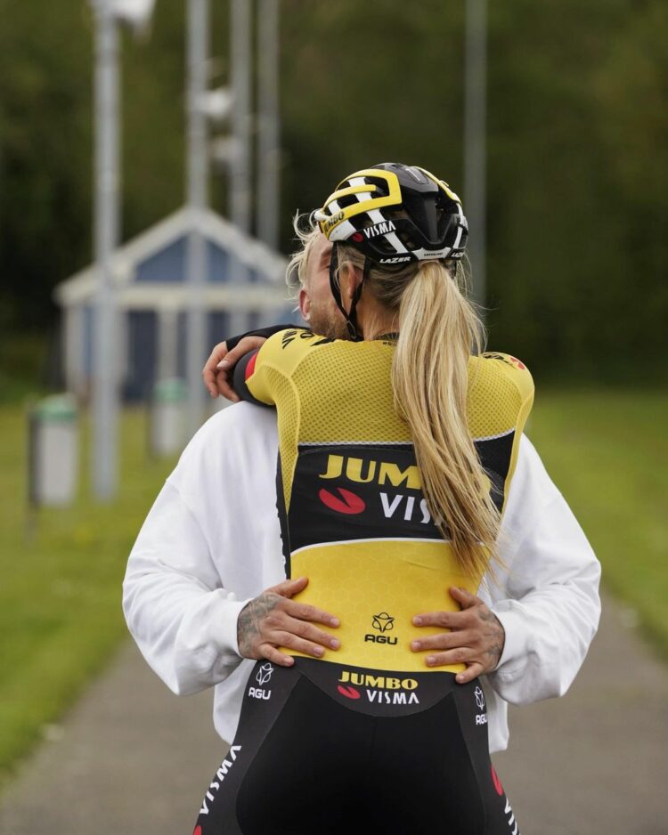 OPVALLEND: Jutta Leerdam laat Jake Paul meetrainen bij het team Jumbo-Visma