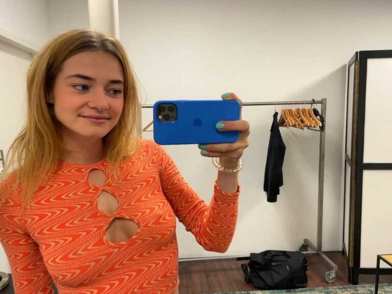 FOTO: Emma Wortelboer deelt pikante foto waarop te zien is dat ze het ...