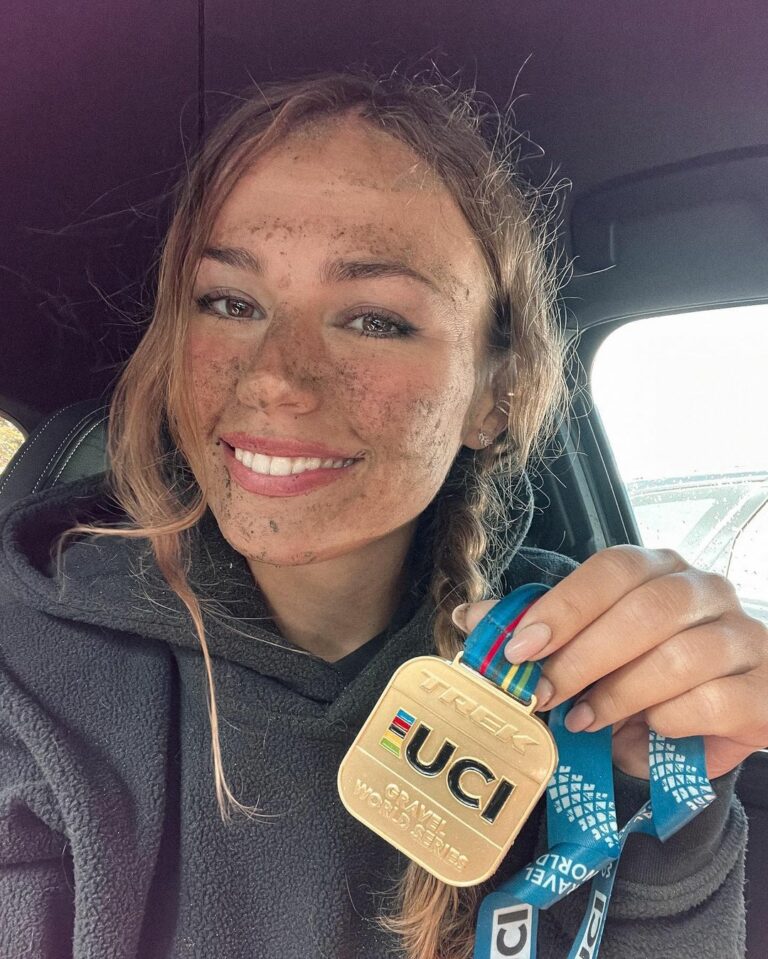 FOTO: Wielrenster Puck Moonen onthult haar troeven in verleidelijke ...