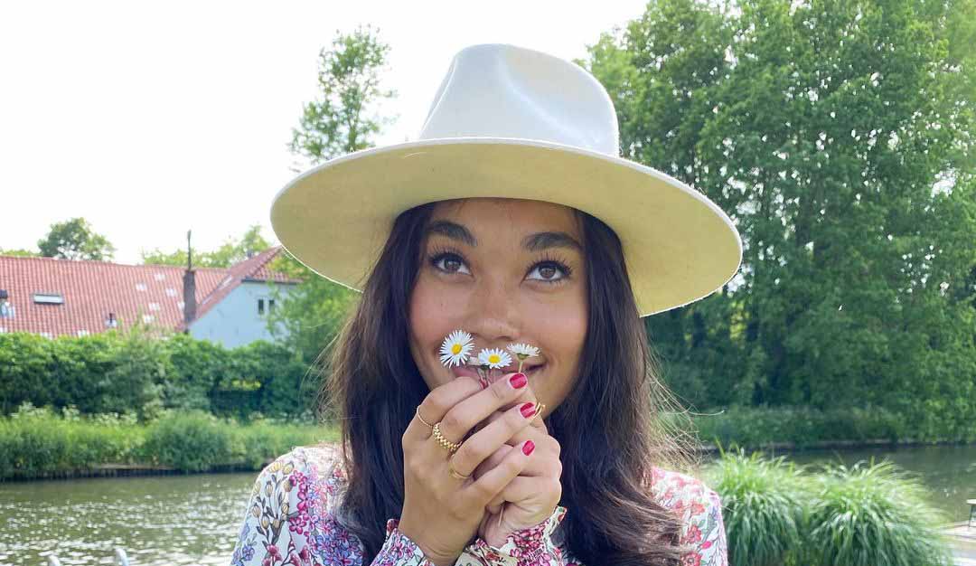FOTO: Romy Monteiro deelt heerlijke foto in een groen zomers jurkje