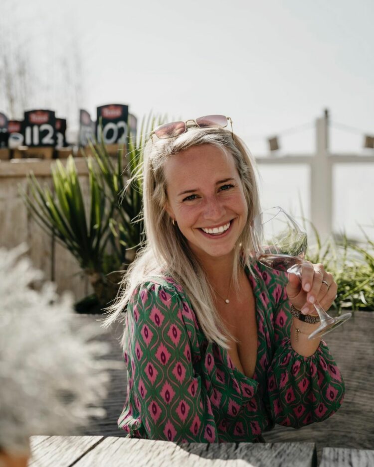 VIDEO: Ex-vriendin van Enzo Knol, Dee van der Zeeuw, showt pikante lingerie op Instagram