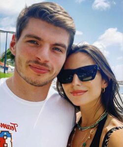FOTO'S: Kelly Piquet plaatst adembenemende vakantiekiekjes met Max Verstappen
