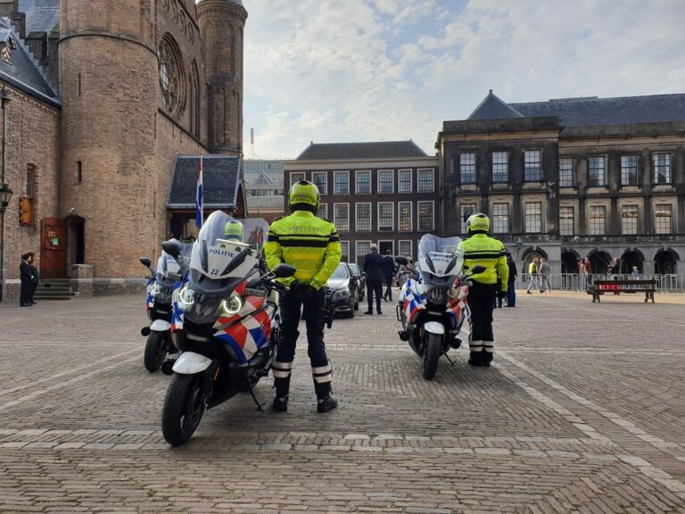 VIDEO: Politieagent had een zware dag gehad en vond het tijd voor een ...