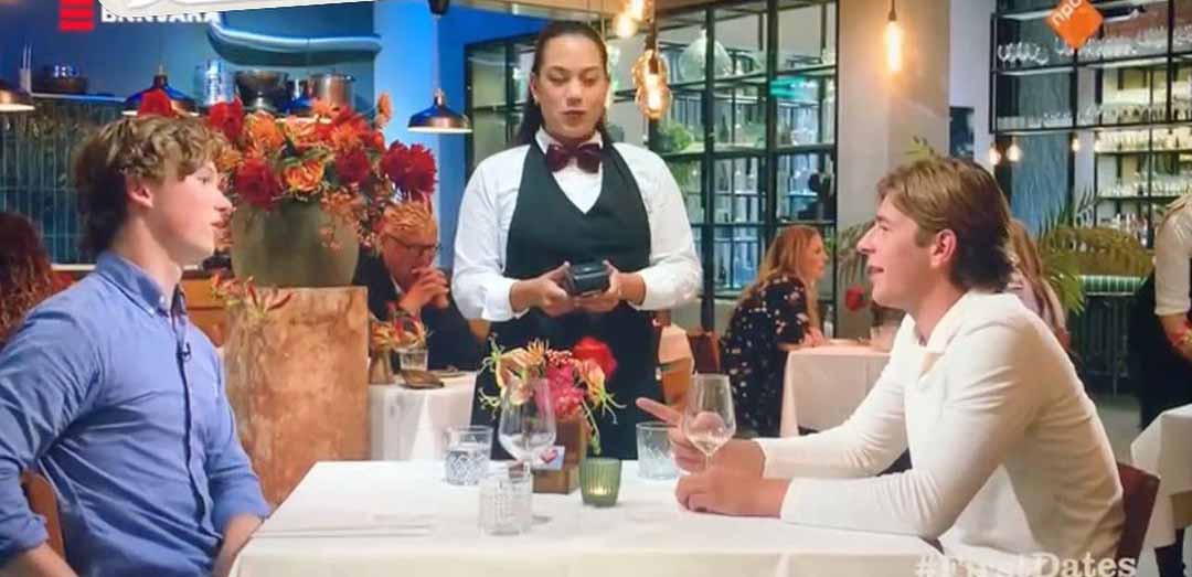 VIDEO: Ontgroeningsstunt op 'First Dates': Studentenduo schittert met ...
