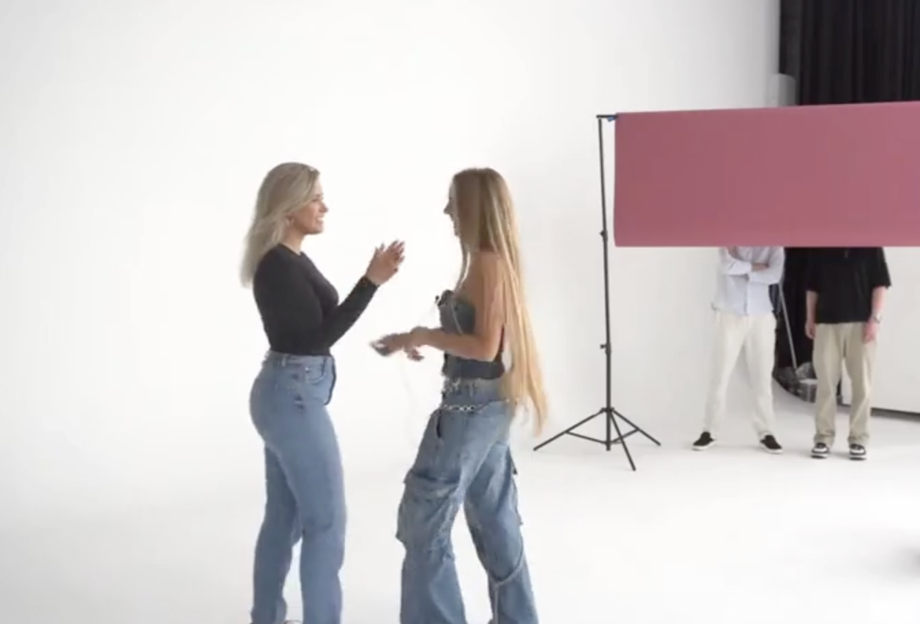 VIDEO: Lies Zhara en Victoria Vermeer vinden elkaar lief op camera