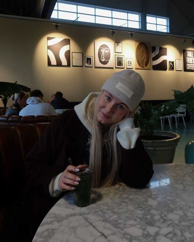 FOTO'S: Een zwangerschapsupdate van Myron Koops met gedurfde spiegelfoto's