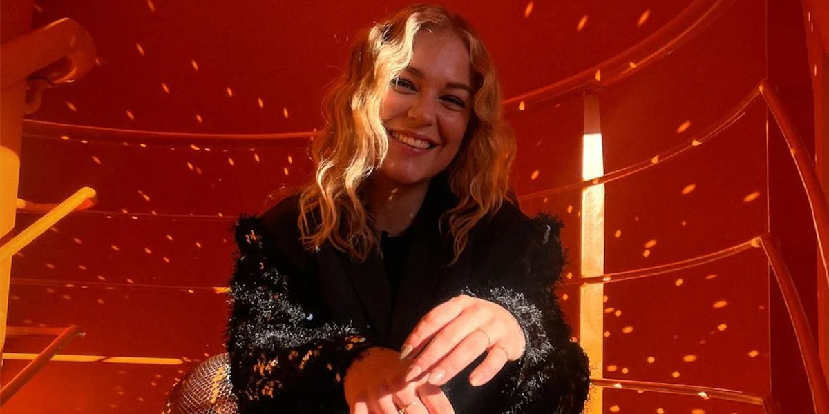 FOTO: Marijn Kuipers maakt tongen los met bikinifoto vanuit Curaçao