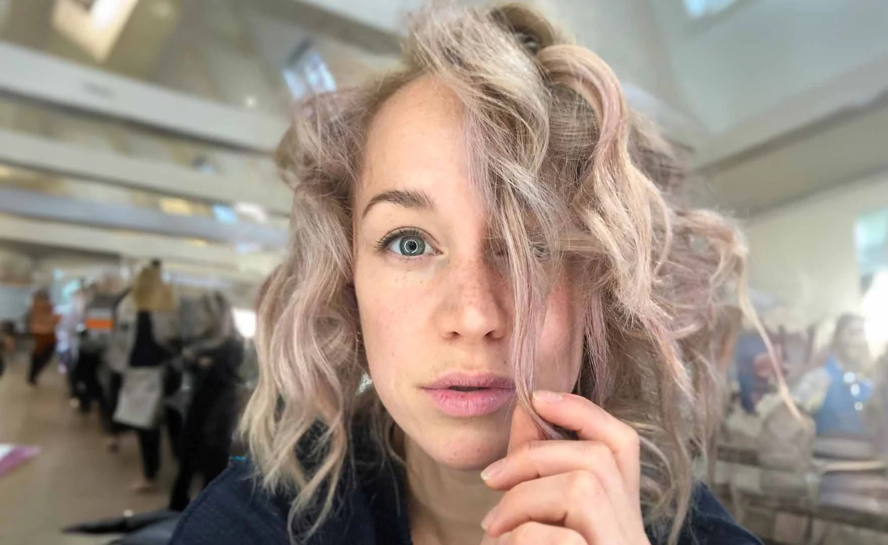 FOTO: Actrice Anouk Maas deelt gewaagde bikini-foto vanaf een onbewoond ...