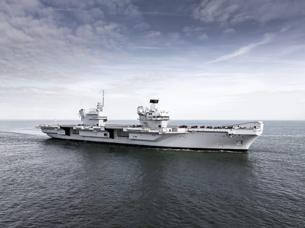 VIDEO: Vliegdekschip 'Prince of Wales' is aangekomen in Rotterdam met ...