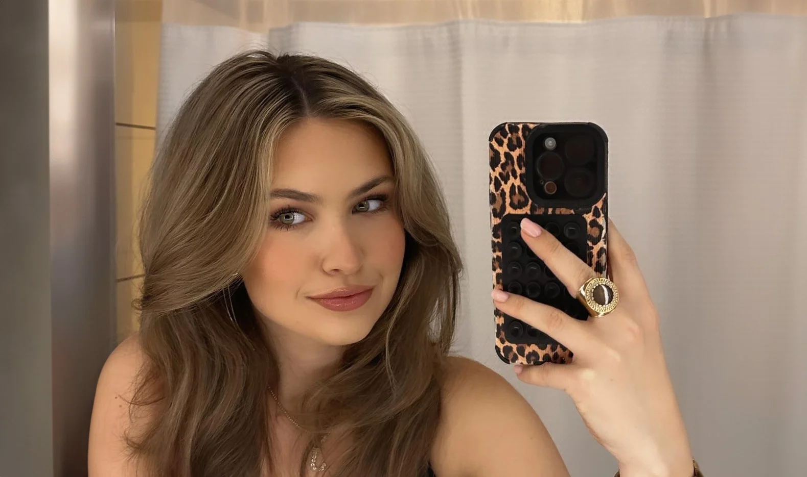 FOTO: Joy Bosz deelt spiegelselfie in haar Insta story en laat weinig ...