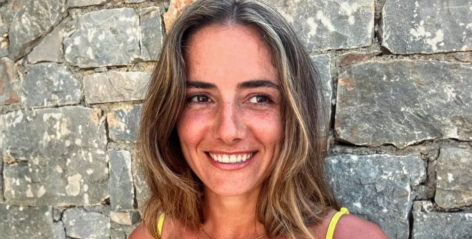 FOTO: Danielle van de Donk in bikini terwijl ze op de boot klimt