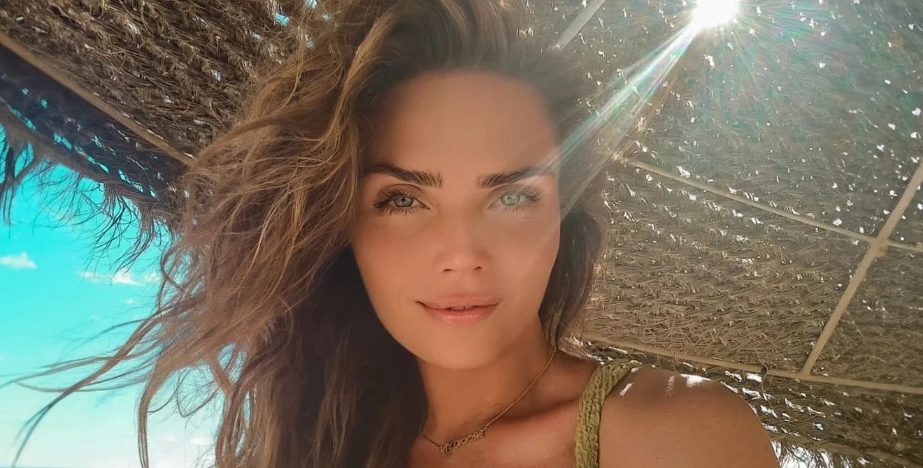 Fotos Kim Feenstra Deelt Pikante Kiekjes Vanaf Het Strand In Valencia 3651