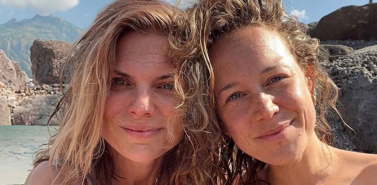 FOTO'S: Anouk Maas zet Instagram in vuur en vlam met open badpak