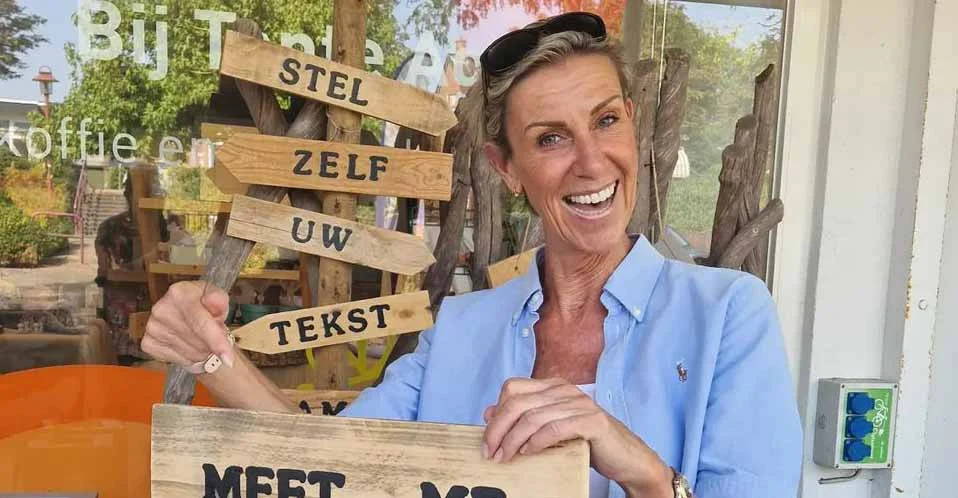 FOTO'S: Zo zag Els (B&B Vol Liefde) eruit toen ze nog stewardess was