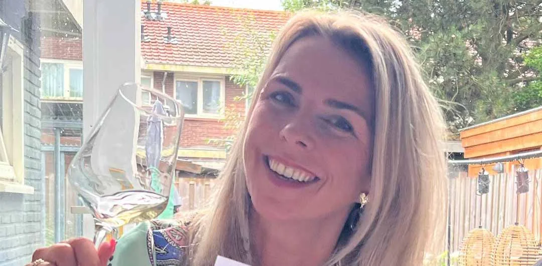 FOTO'S: Margreeth van B&B Vol Liefde verrast met een foto in een jurk ...