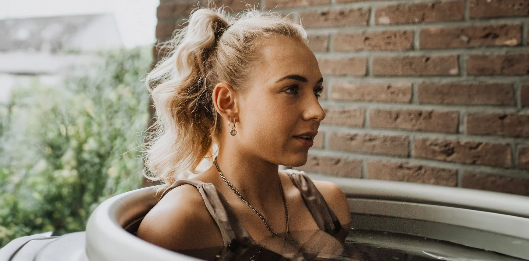 FOTO'S: Wereldkampioene Joy Beune stapt uit ijsbad in bikini