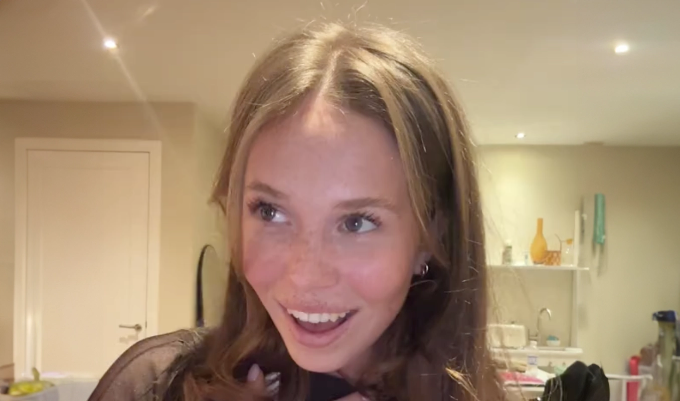 VIDEO: Rhode Kok deelt TikTok-video in prachtige strakke bruine jurk