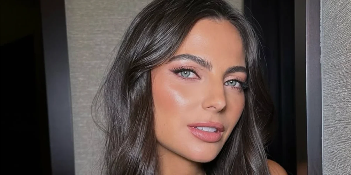 VIDEO: Kelly Piquet minder sympathiek in rondgaande beelden. Max niet blij