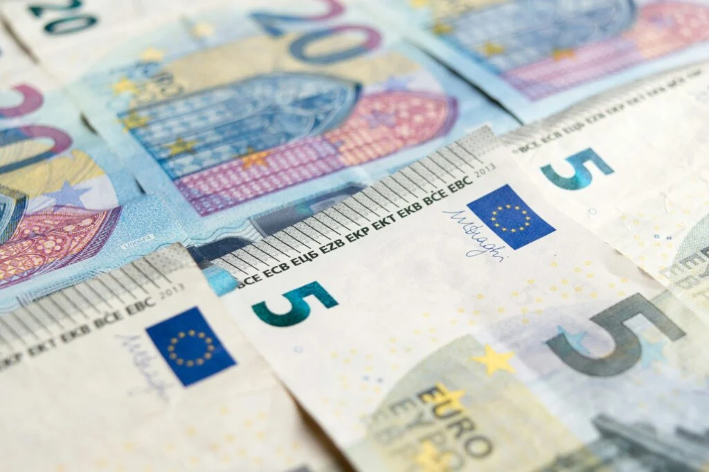 WOW: Gemiddeld salaris per Europees land onthuld: Nederland doet het ...