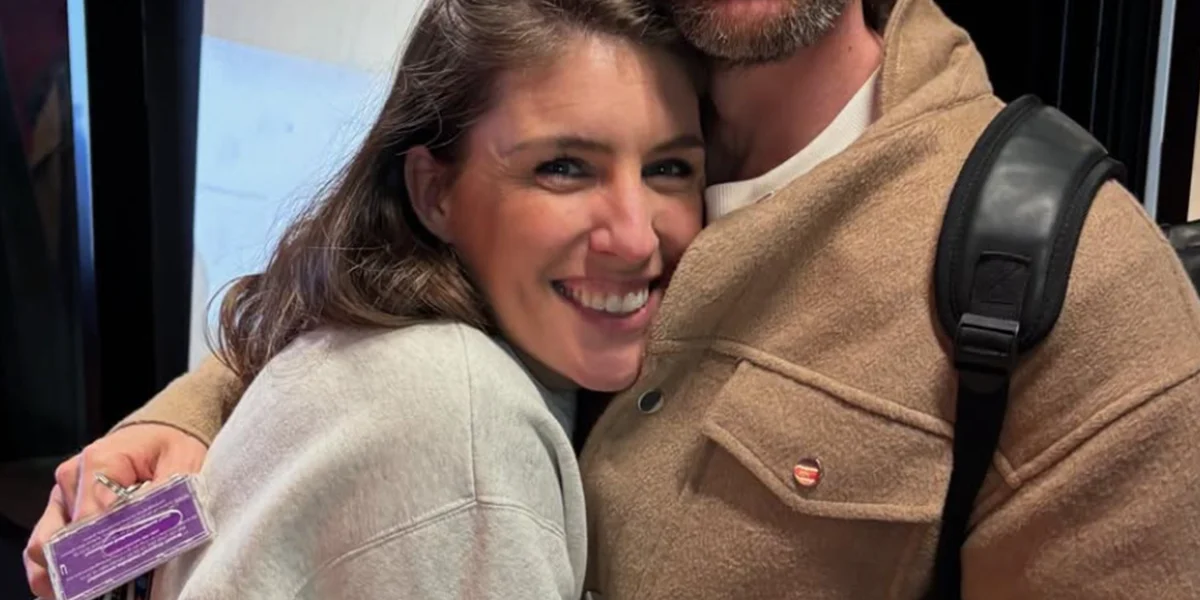 FOTO: Marieke Elsinga steelt de show in een kort jurkje en hoge hakken