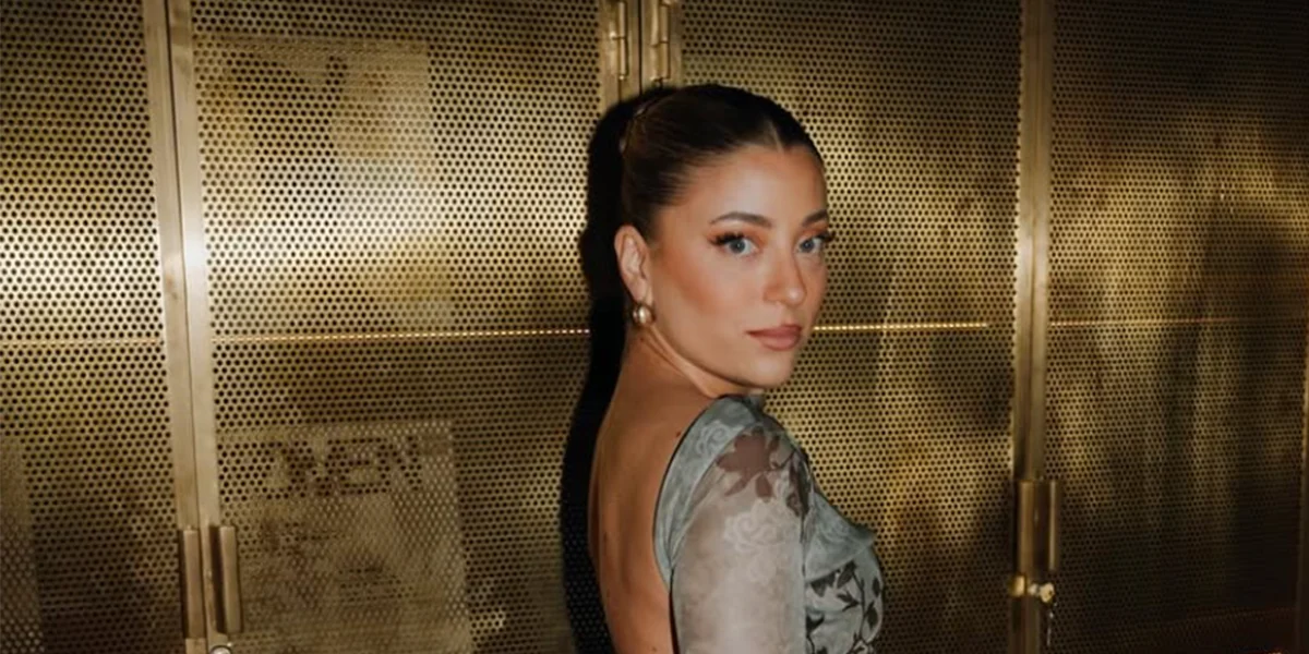 OEPS: Amy Vol (OG3NE) gefotografeerd onder haar rokje