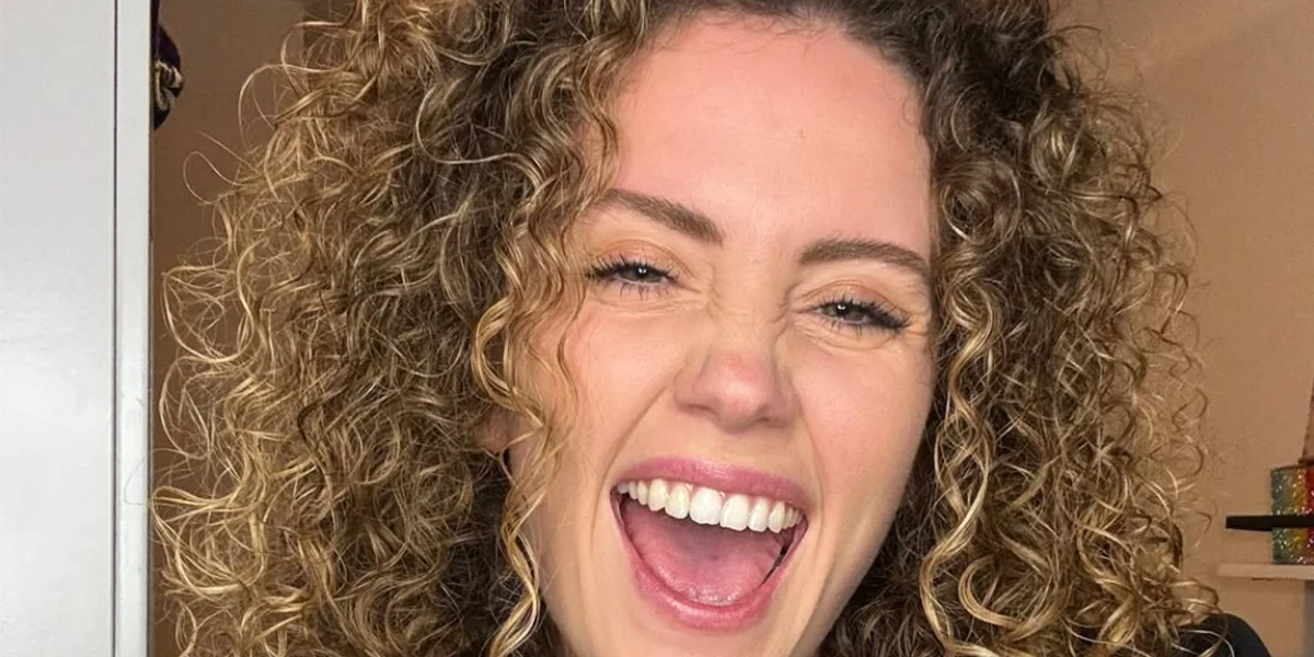 FOTO’S: Emma Deckers doet workout in mini sportpakje