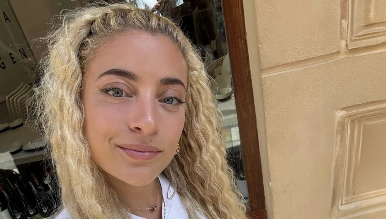 VIDEO: Amy Vol (OG3NE) doet handstand in de tuin in bikini (en wij ...