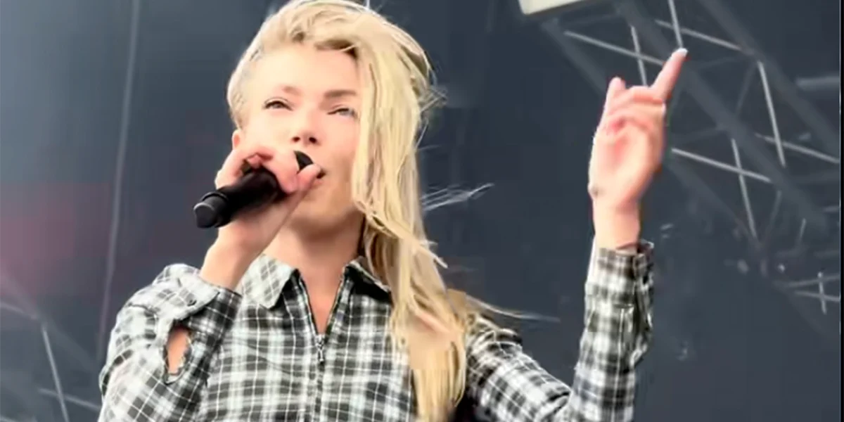 VIDEO: Hannah Mae steelt de show in Utrecht met gewaagde festivaloutfit ...