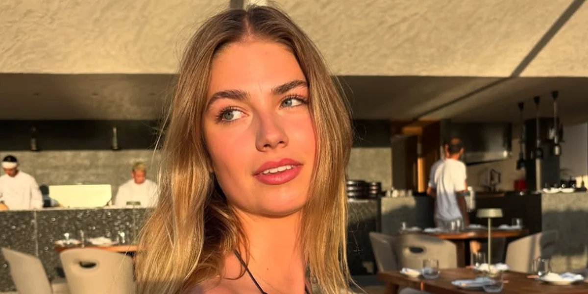 VIDEO: Roxy Dekker breekt TikTok met groene bikini op vakantie