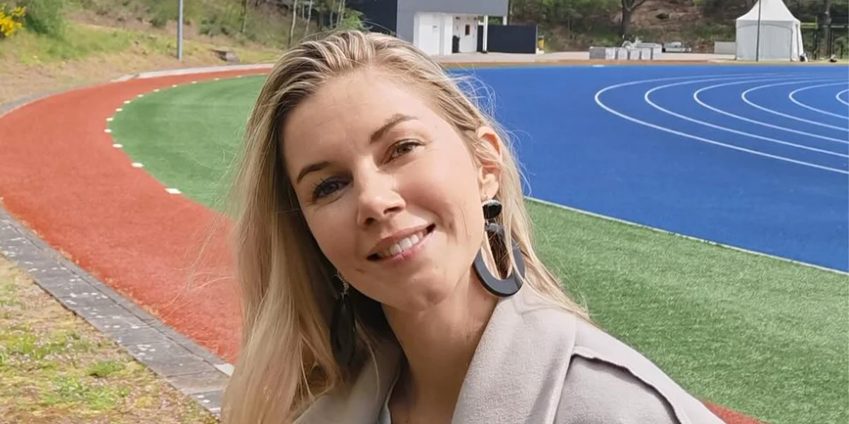 OEPS: Anouk Hoogendijk gaat nog snel staatslot halen en showt haar panty
