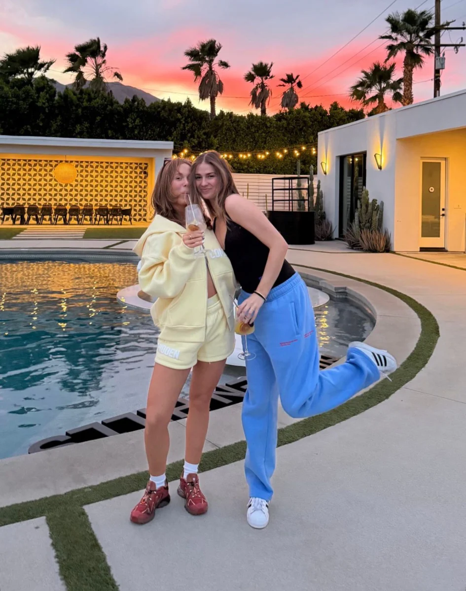 FOTO: Rhode Kok en Roxy Dekker delen foto bij zwembad voor bezoek aan ...